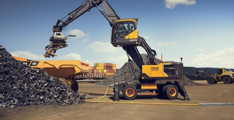 Volvo EW240 Electric Material Handler sets new standard for ...